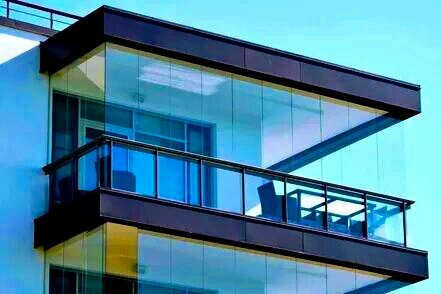 Cam ve cam ürün üreticisi Panoramic Glazing, Anapa, foto
