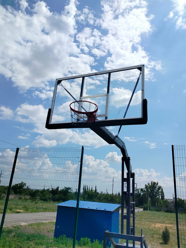 Spor alanı Баскетбольная площадка, Surovikino, foto