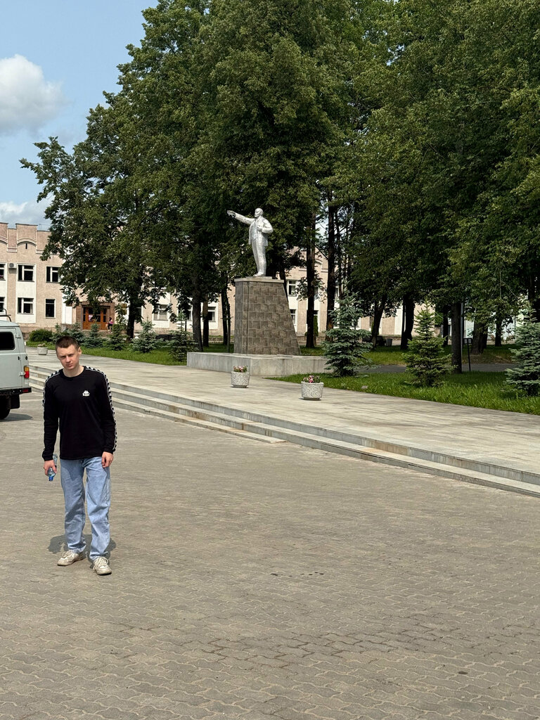 Anıt, heykel В.И. Ленин, Velij, foto