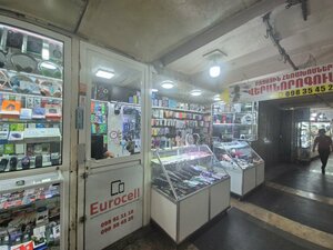 Телефонные аксессуары (Yerevan, Garegin Nzhdeh Street), cep telefonu aksesuarları  Erivan'dan