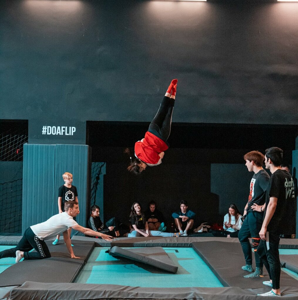 Trambolin merkezi Legaparty Trampoline Night, Moskova, foto