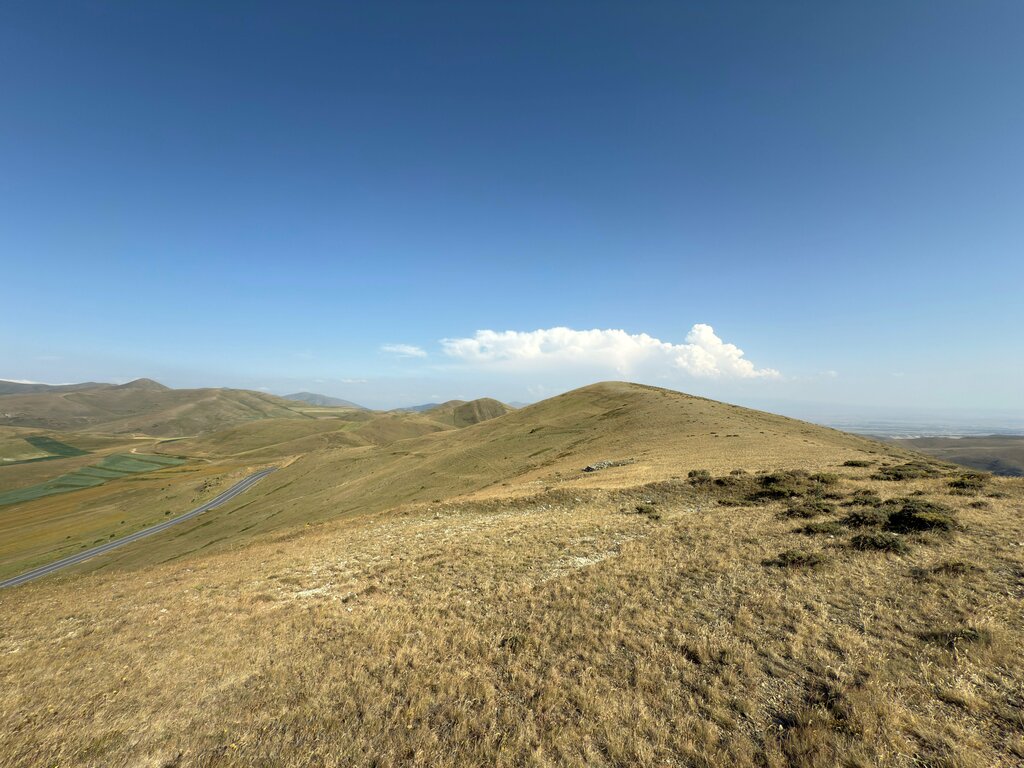 Dağ zirvesi Qarhanq, Şirak, foto