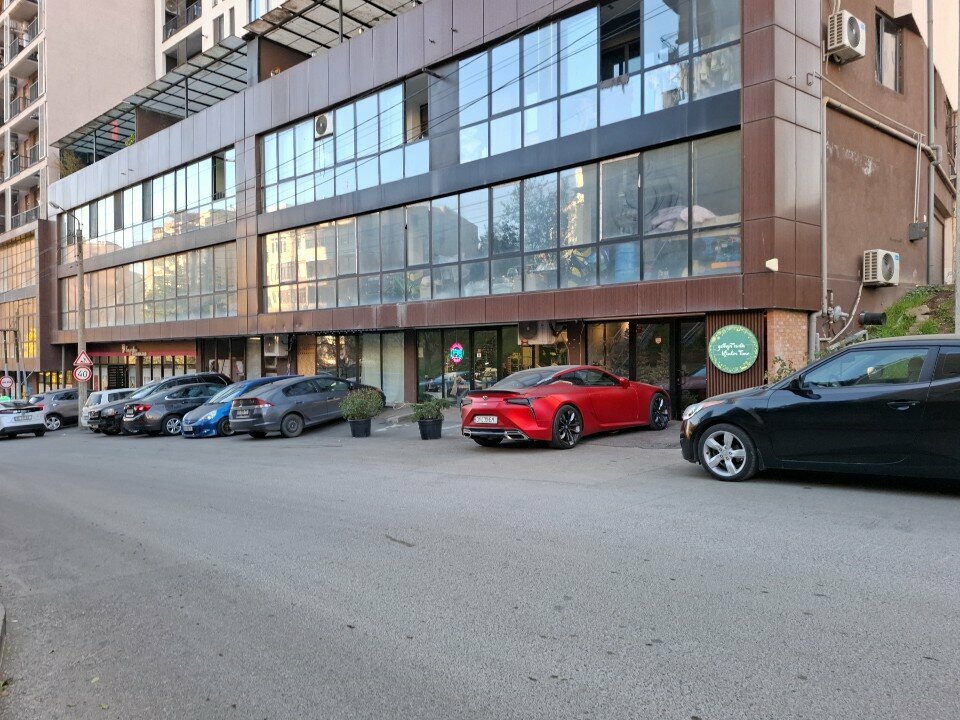 Yapay çam ağaçları ve süsleri Winter time, Tiflis, foto