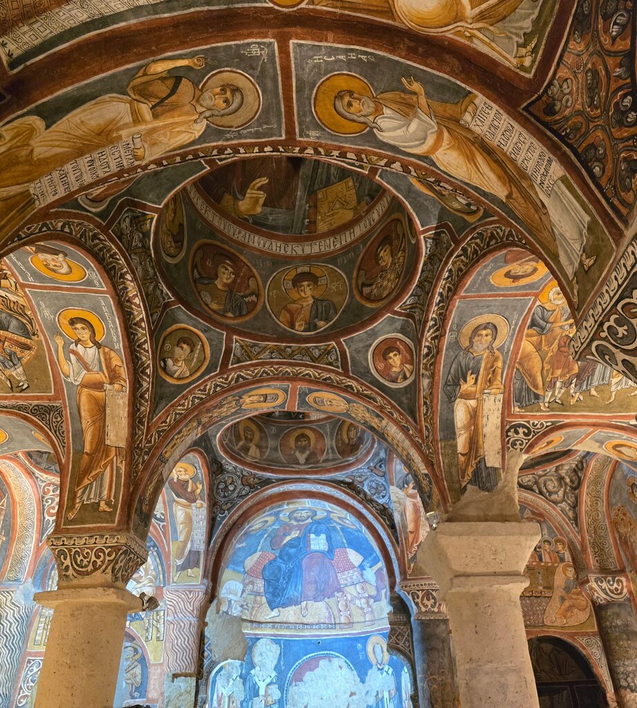 Turistik yerler Karanlık Kilise, Ürgüp, foto