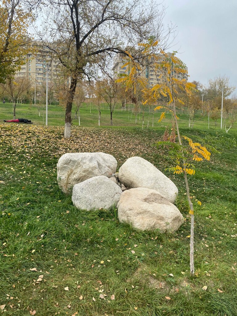 Turistik yerler The Stone Maze, Almatı, foto