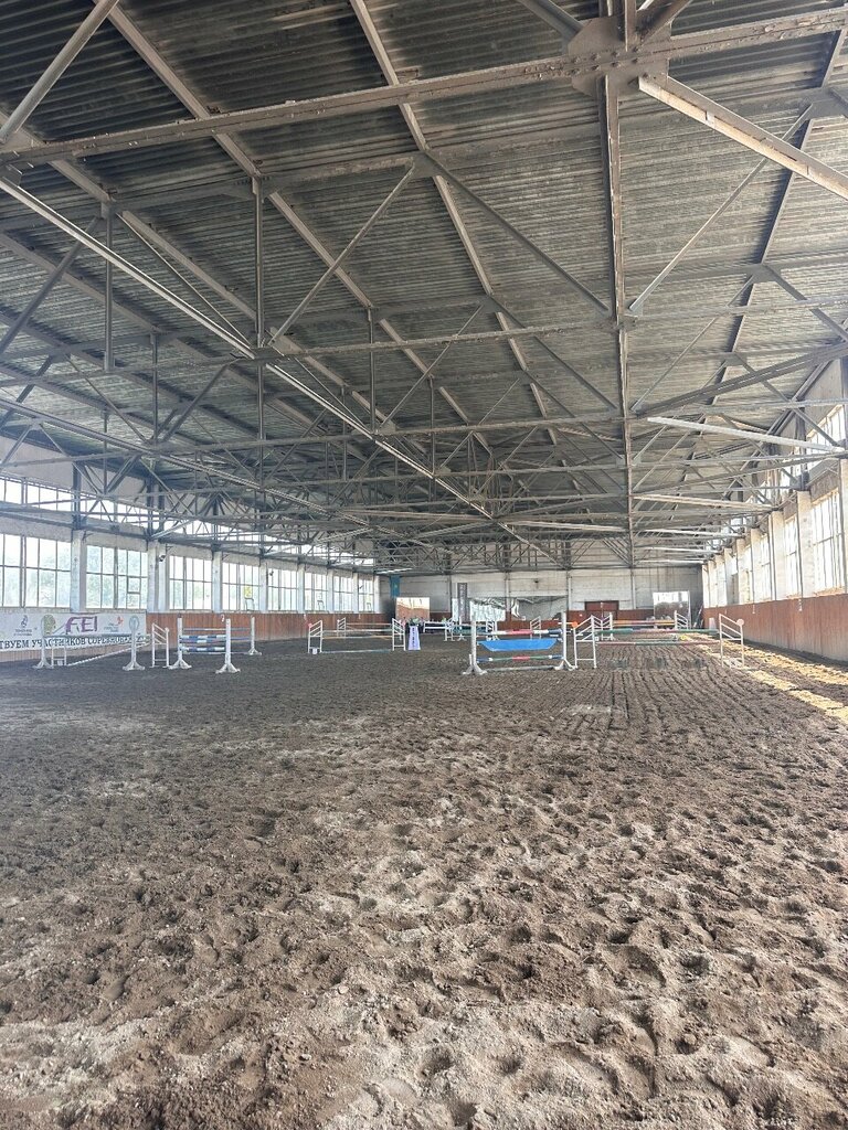 At ve binicilik kulüpleri Equestrian Sports Academy, Almatı eyaleti, foto
