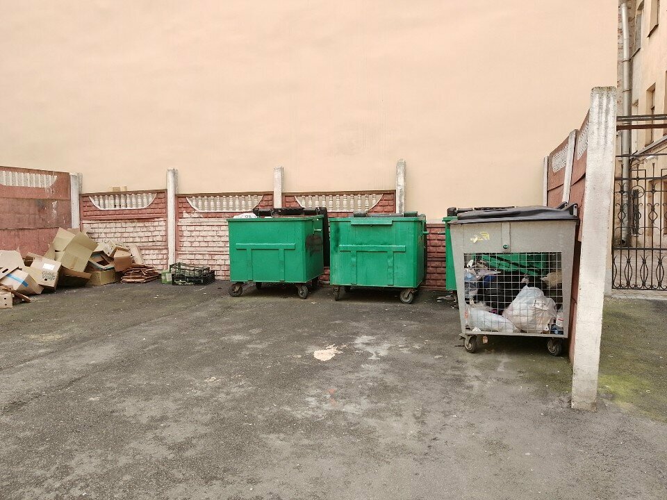 Ayrı çöp toplama noktası Пункт приема пластика, Saint‑Petersburg, foto