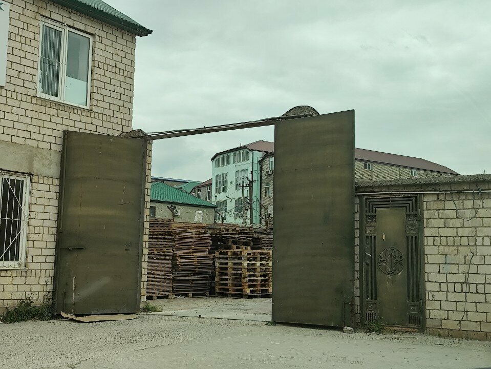 Boya ve cila malzemeleri üretim ve satış yerleri Sayerlack, Makhachkala, foto