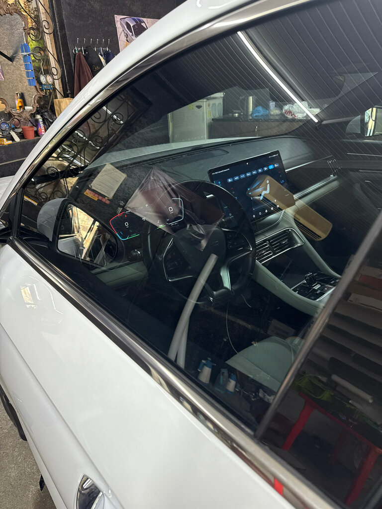 Araç camlarının renklendirilmesi K-6 tonirovka, Taşkent, foto