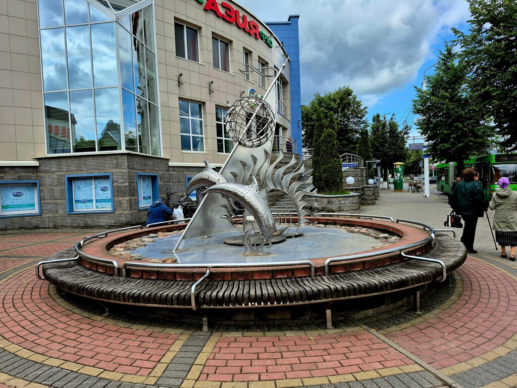 Turistik yerler Солнечные часы, Smarhon, foto