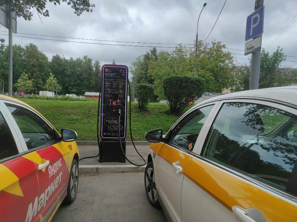 Elektrikli oto şarj istasyonları AtomEnergo, Moskova, foto