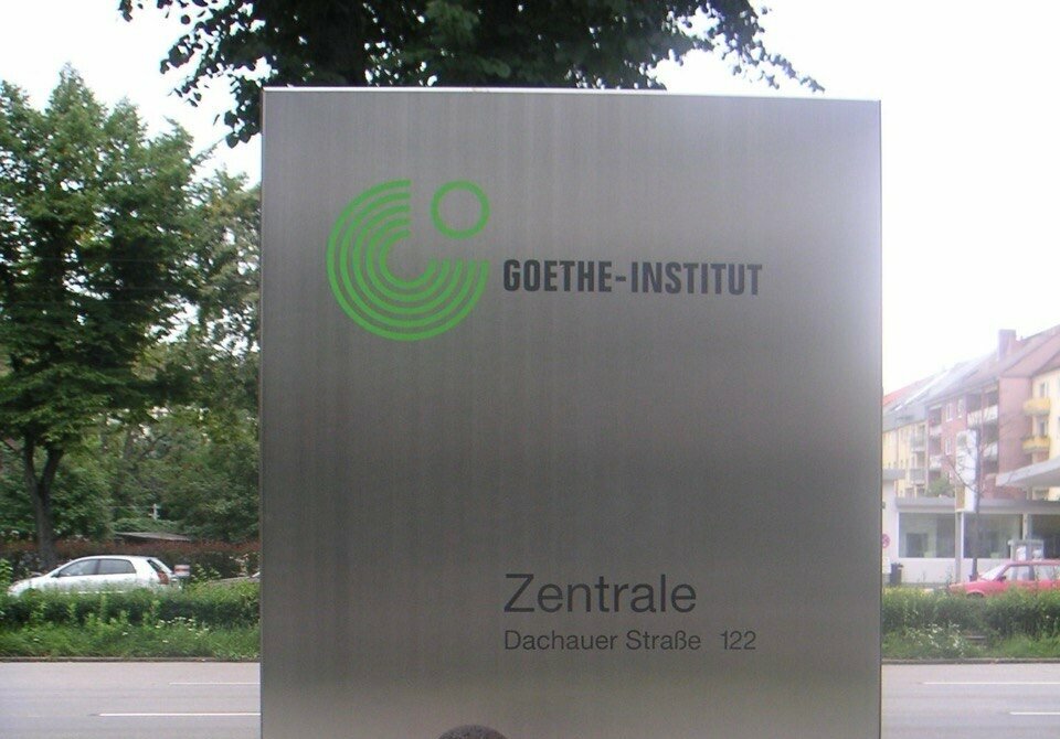 Toplu taşıma durağı Goethe-Institut, Münih, foto