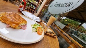 Quality Hill Boutique Mall (Kampala), kafe  Kampala'dan