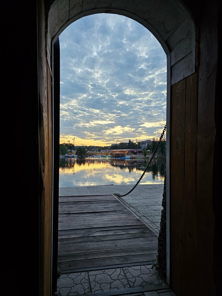 Unutulmaz olayların yeri Замок, Magnitogorsk, foto