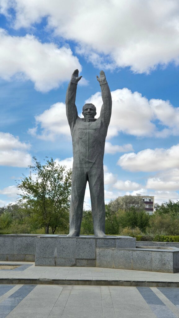Anıt, heykel Monument to Y.A. Gagarin, Baykonur, foto