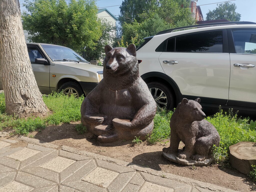 Park, sokak heykeli Мишки, Kirov, foto