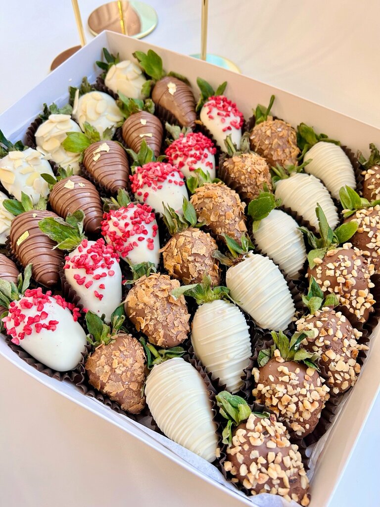 Pastacılık üretimi Клубника в шоколаде Красное Село, Krasnoye Selo, foto