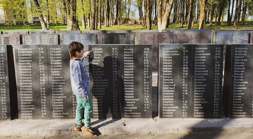 Anıt, heykel Памятник и братская могила героев ВОВ, Vitebskaya oblastı, foto