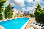 Солнечный рай (Partizanskaya ulitsa No:12, selo Kabardinka), otel  Krasnodarski krayından