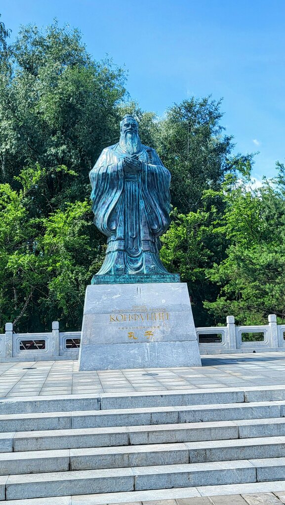 Anıt, heykel Confucius, Moskova, foto
