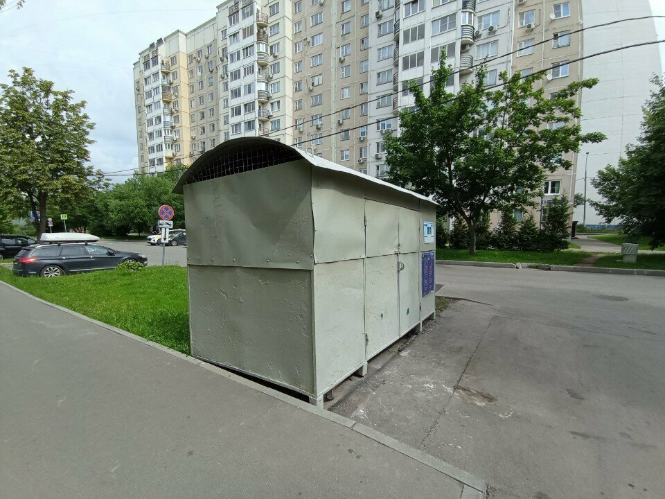 Ayrı çöp toplama noktası Waste sorting, Moskova, foto