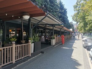 Coffee House Chinatown (Decebal boulevard No:99), bar  Kişinev'den