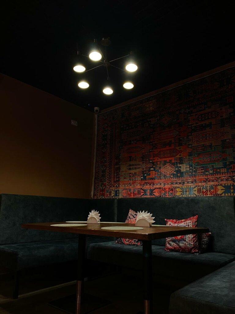 Restoran Аджика, Kızıl, foto