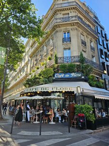 Café de Flore (Boulevard Saint-Germain No:172), kafe  Paris'ten