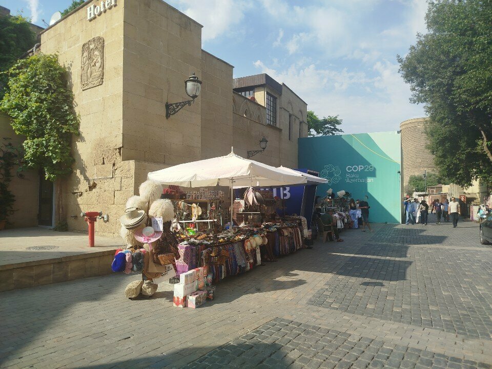 Hediyelik eşya mağazaları Магазин сувениров, Bakü, foto