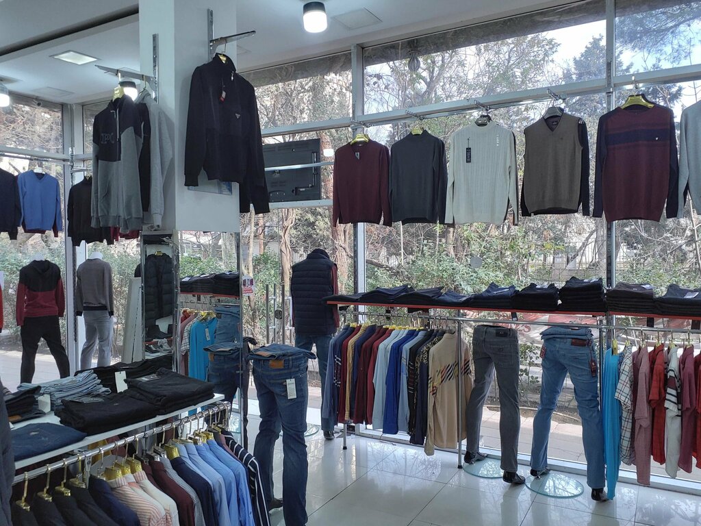 Giyim mağazası Geyim ve ayaqqabi, Bakü, foto