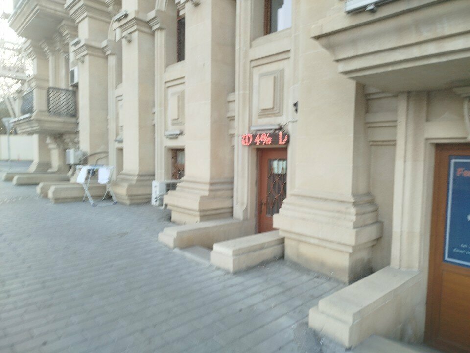 Rehincilik Lombard, Bakü, foto