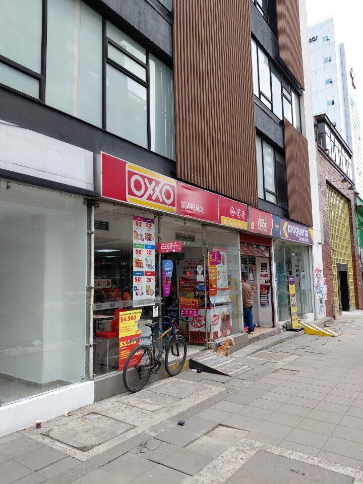 Mini-market Oxxo, Bogota, foto