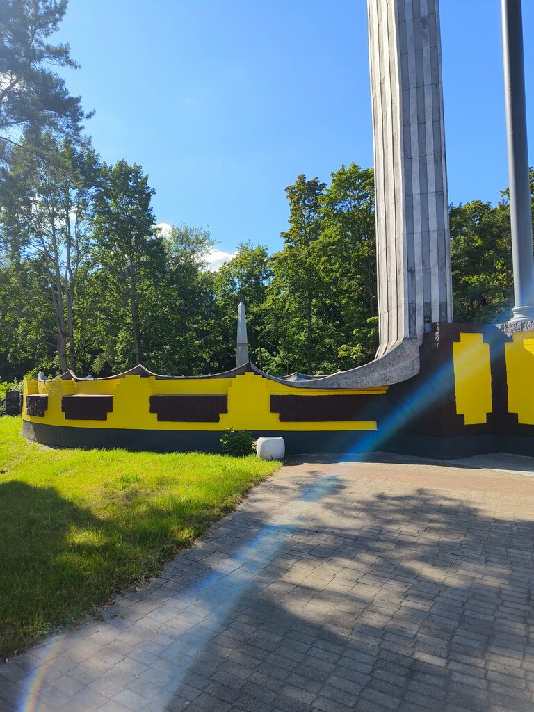 Anıt, heykel Братская могила, Bobruisk, foto