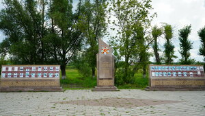 Pride of Our District (Soltústik Qazaqstan oblysy, Maǵjan Jumabaev aýdany, Býlaev qalasy, Gorodskaya ploshchad), anıt, heykel  Bulayev'den (Bulayevo'dan)