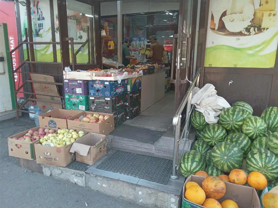 Toptan sebze ve meyve satışı Vegetables and Fruits, Almatı, foto