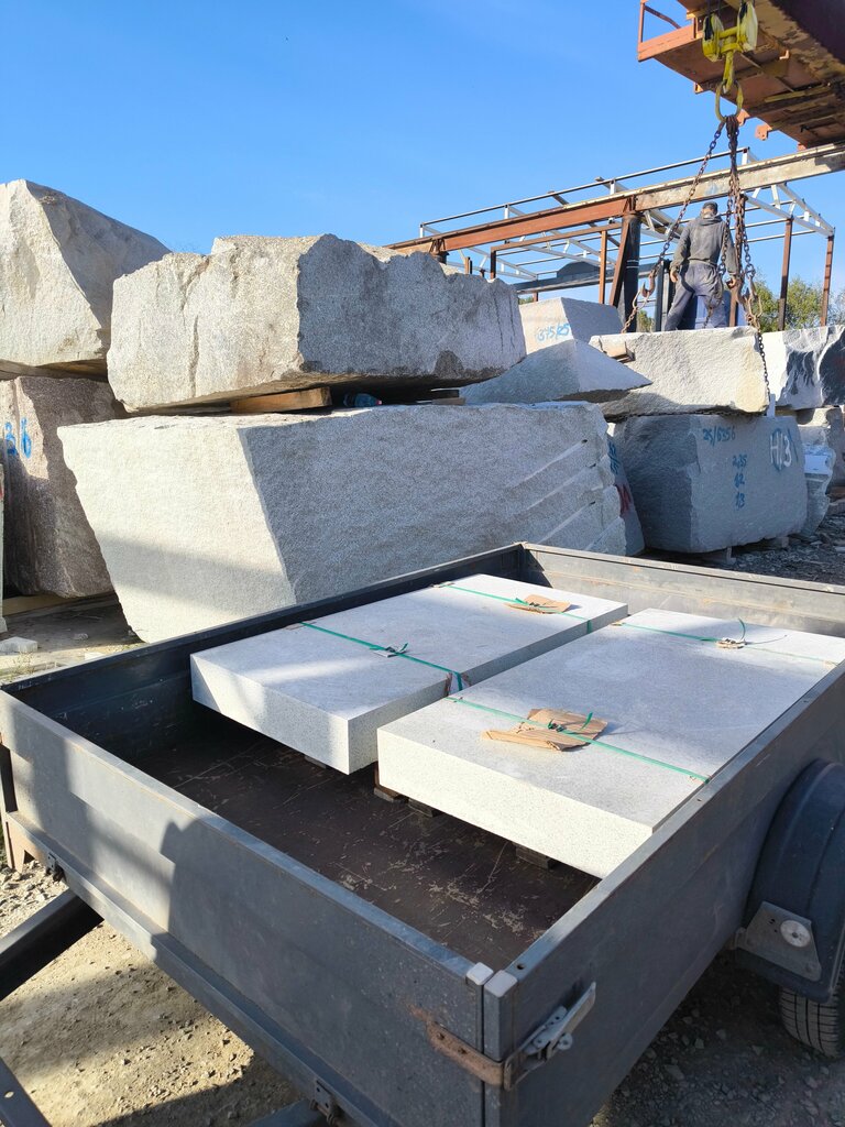 Taş ürünler ve yapılar Olimp granite, Çeliabinskaya oblastı, foto