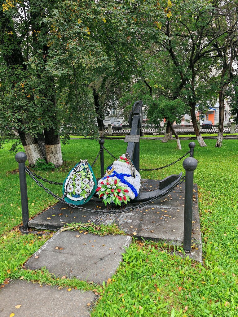 Teknoloji anıtı Якорь в честь 300-летия Российского флота, Nevyansk, foto