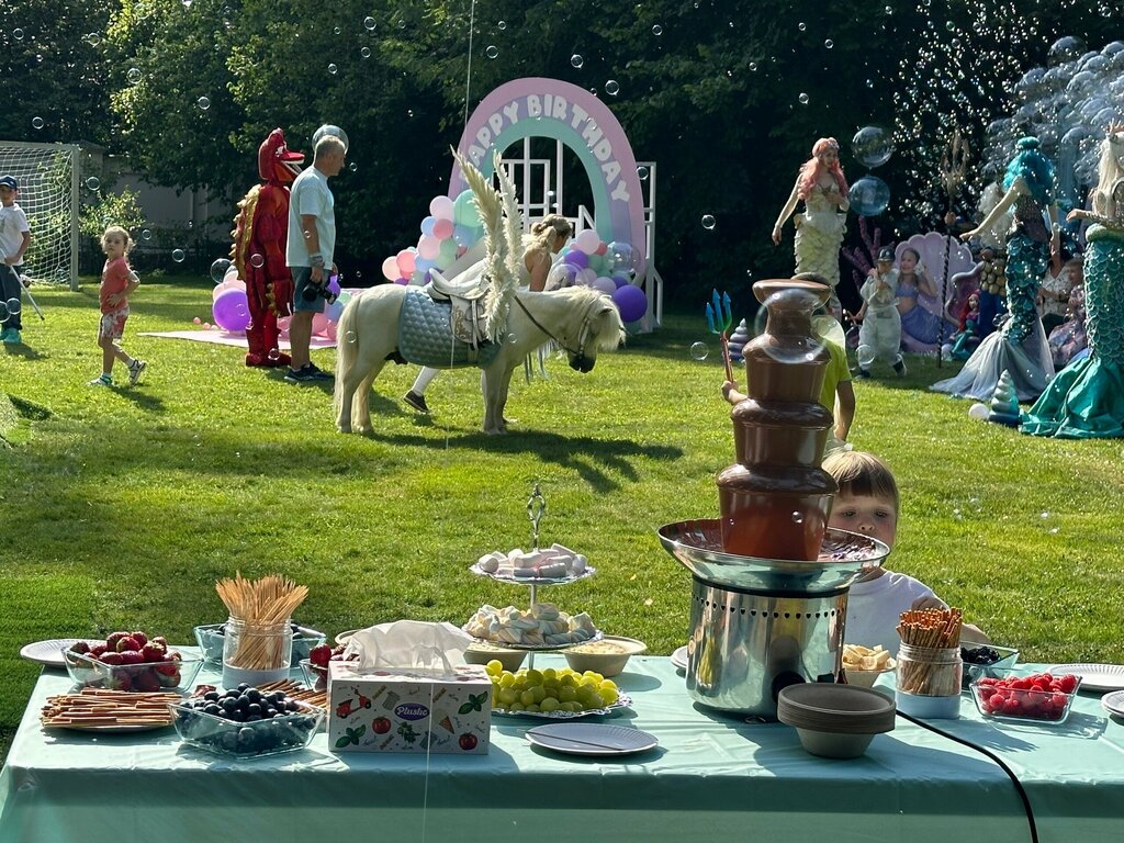 Şekerleme tatlı ve pastacılık ürünleri Chocolate fountains, Moskova, foto