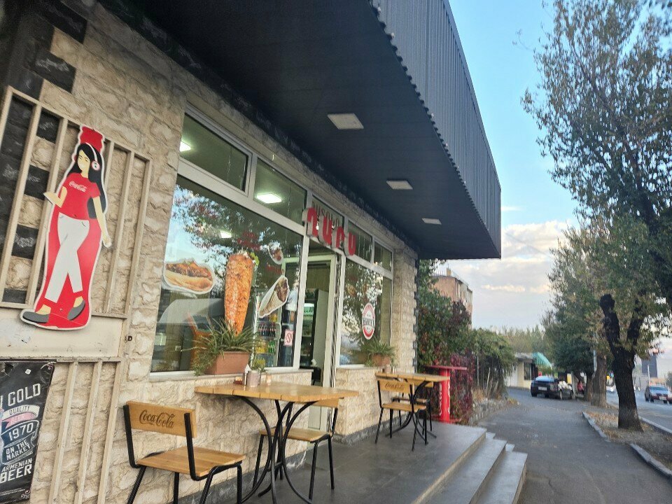 Fast food Batono, Erivan, foto