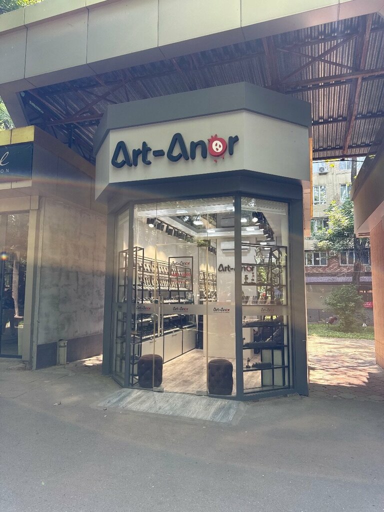 Bijuteriler Art-Anor Jewellry, Taşkent, foto