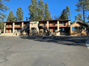 Motel In The Pines (California, Pinewood Street), otel  Arizona Eyaleti'nden