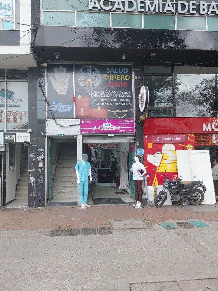 Üniforma üreticileri Central de Uniformes Sede Galerías, Bogota, foto