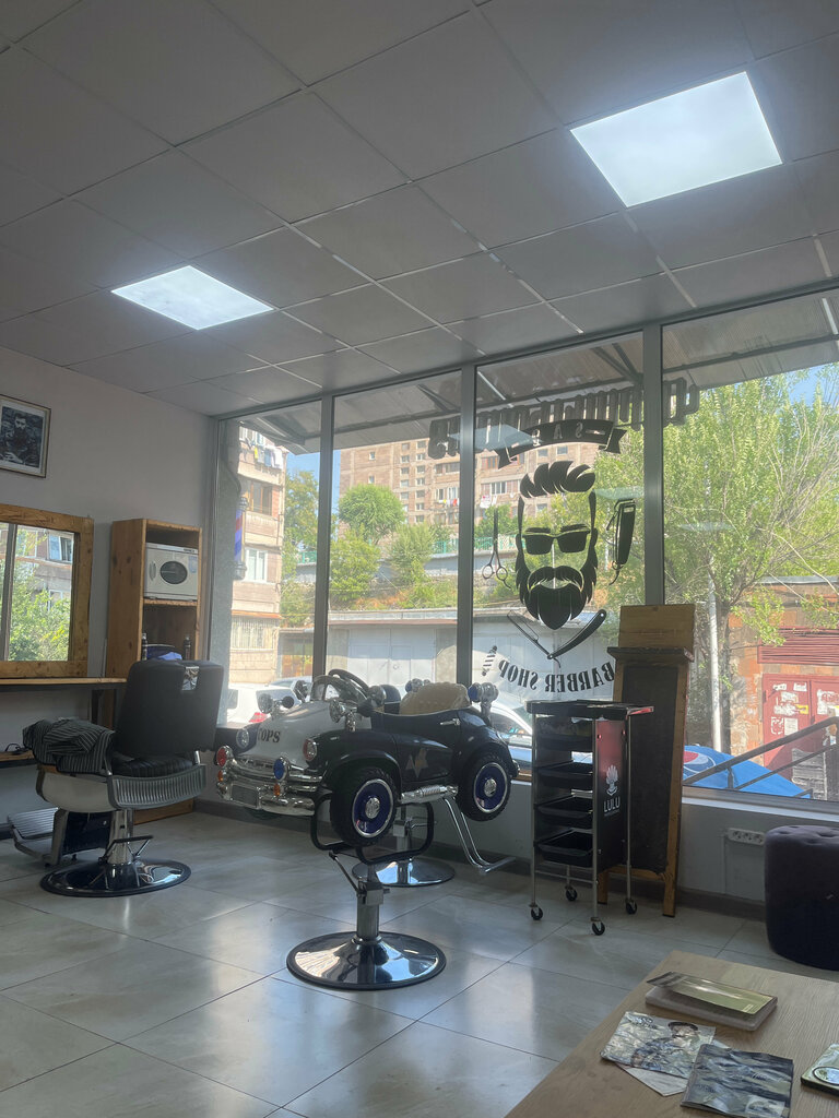 Berberler Saq Barbershop, Erivan, foto