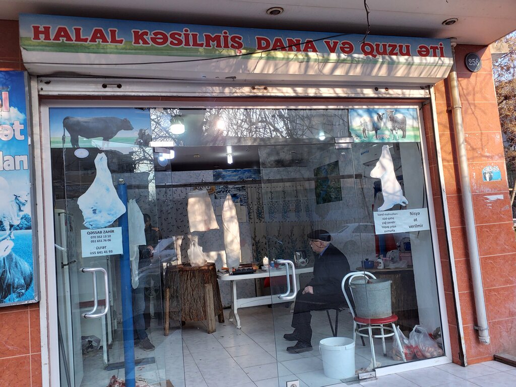 Kasap, şarküteri Halal kesilmish dana ve quzu eti, Bakü, foto