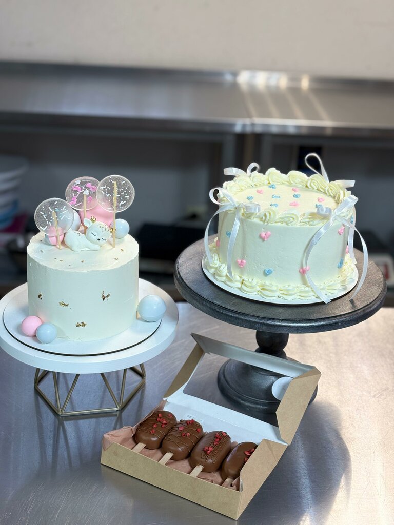 Özel pasta siparişi Honey baker, Novoçerkassk, foto