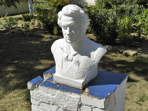 Бюст Александра Сергеевича Пушкина (Volgograd Region, Chernyshkovskiy rayon, Sizovskoye selskoye poseleniye, khutor Sizov), anıt, heykel  Volgogradskaya oblastından