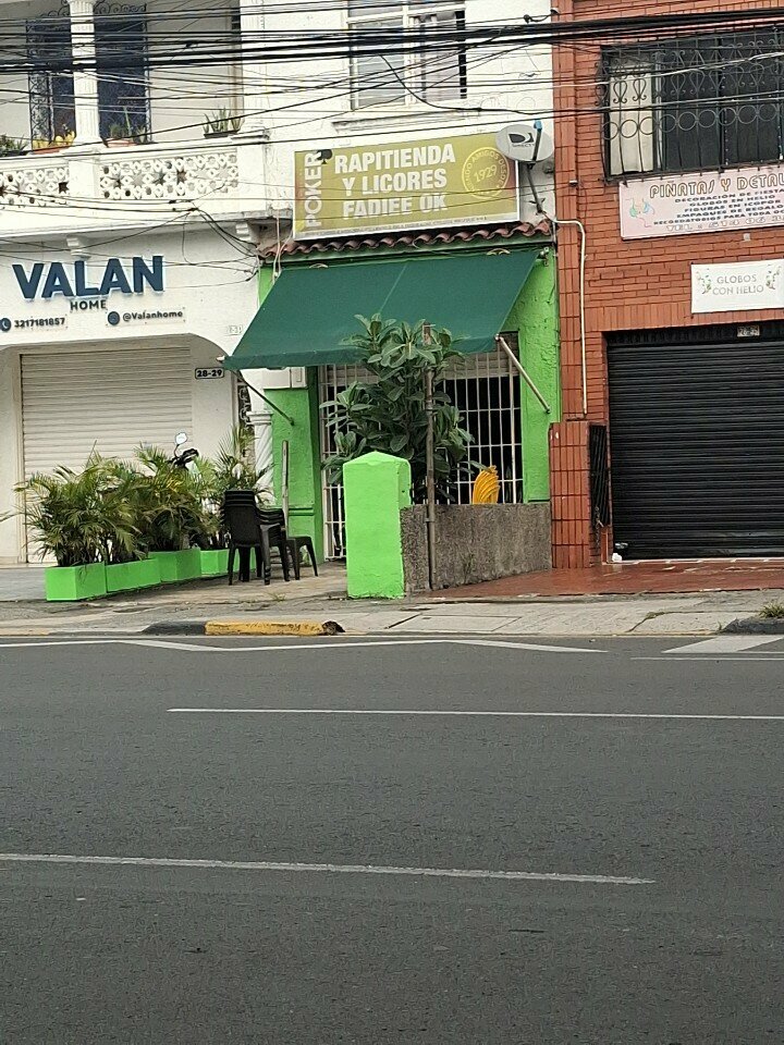 Alkollü içecekler Fadiee ok, Cali, foto