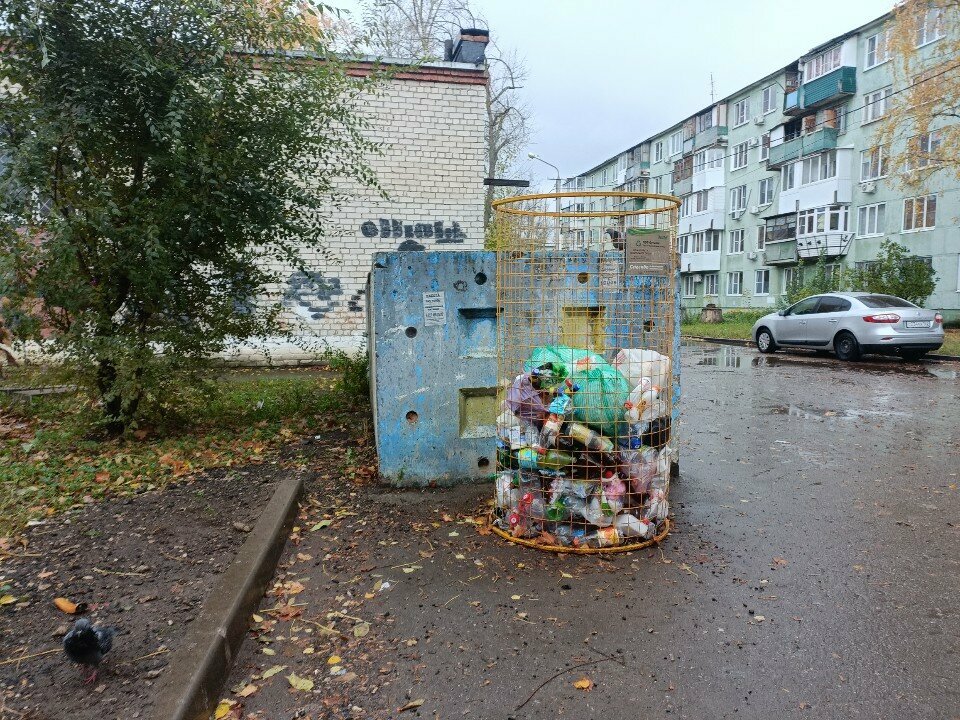 Ayrı çöp toplama noktası Контейнеры для Пэт бутылок, Tolyatti (Togliatti), foto