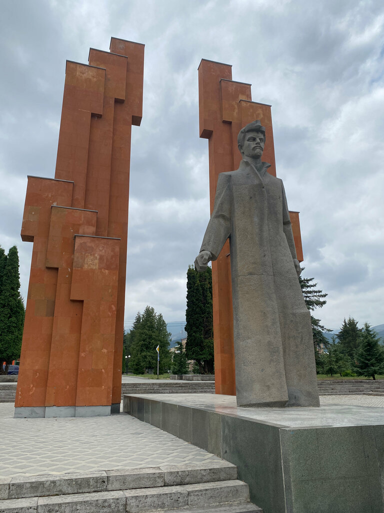 Anıt, heykel Stepan Shahumyan, Stepanavan, foto