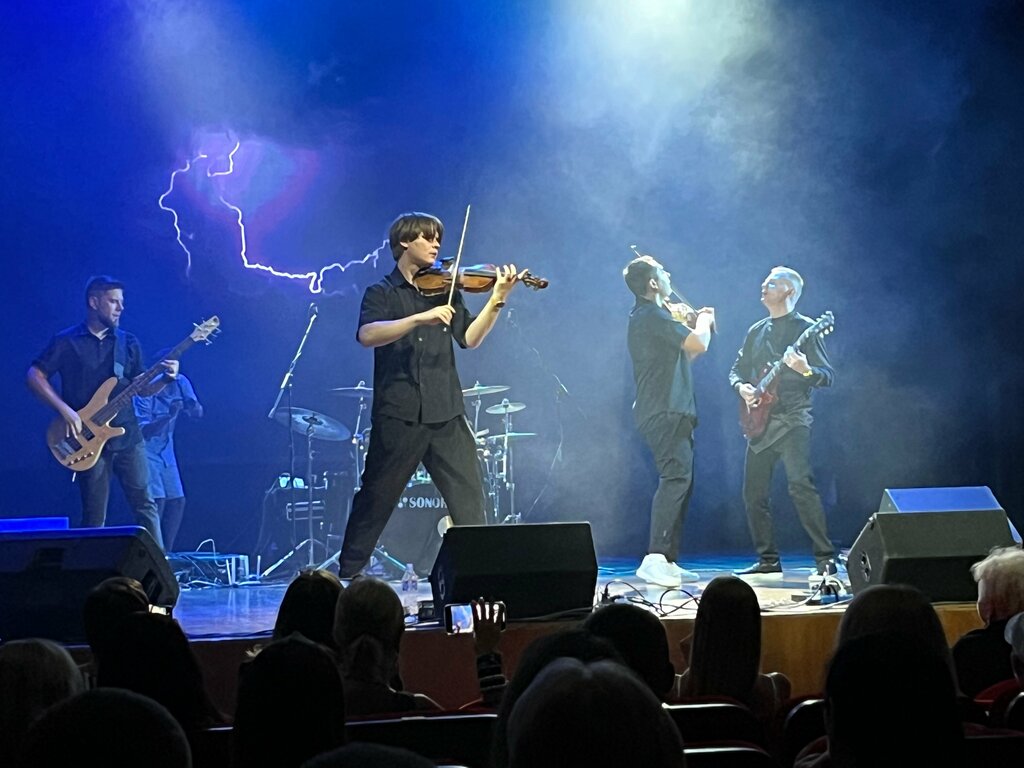 Müzik ve dans grupları Two Violins project, Yalta, foto